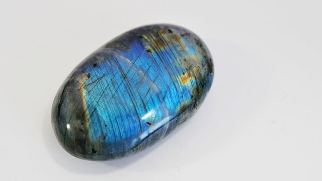 Labradorite: proprietà, virtù e caratteristiche